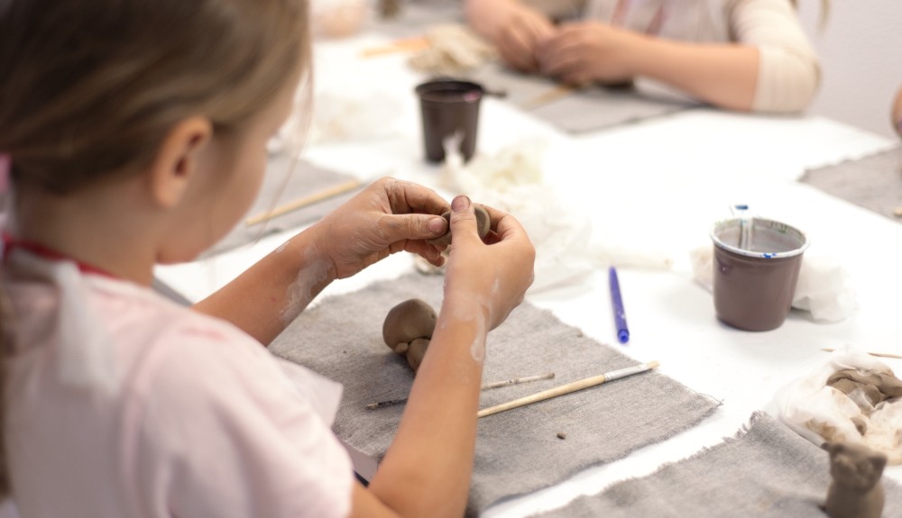 Playing With Mud (English) | Ithra