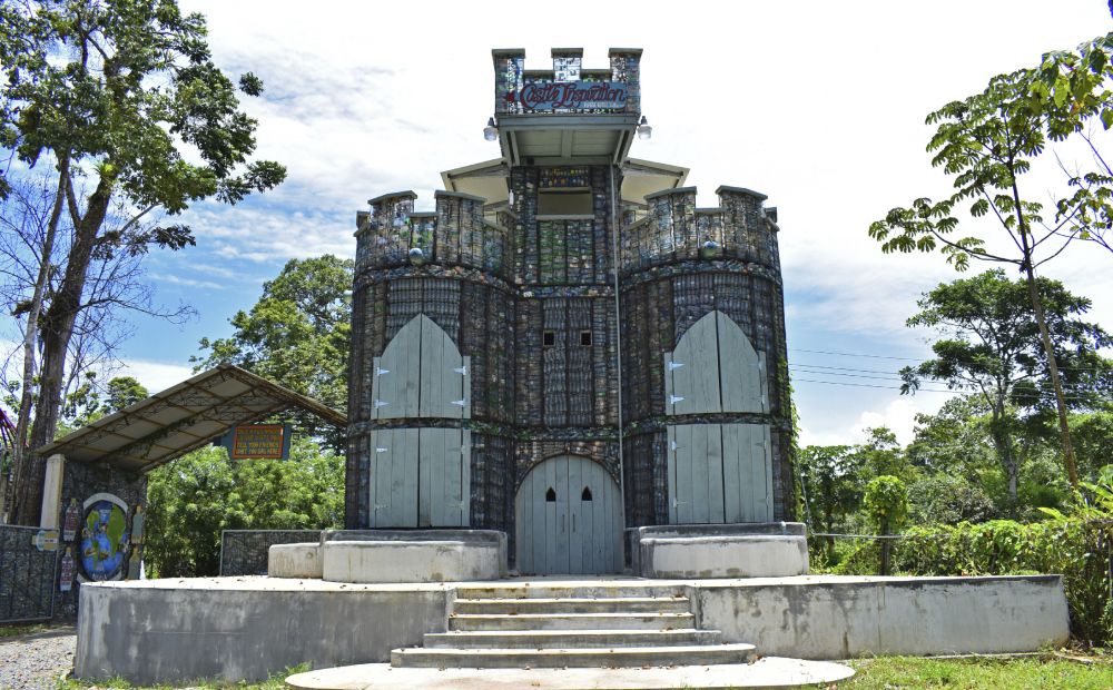 Sustainability: Vietnams Plastic Village | Ithra